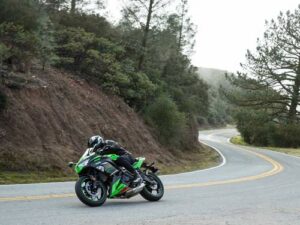 Kawasaki Ninja 650 vs. ZX-6R Head-to-Head Comparison: Which One Should ...