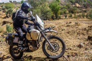 Suzuki DR650 vs Kawasaki KLR650: Comparison & Known Issues - Wheelingaway.com